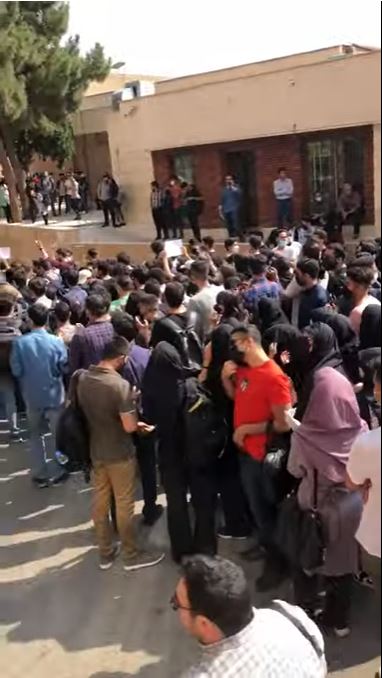 اعتراض دانشجویان دانشگاه دخترانه الزهرا علیه رئیسی در روز ۲۳